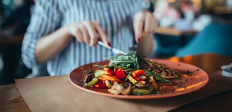 How to Accurately Track Restaurant Meals in Your Food Tracker ...